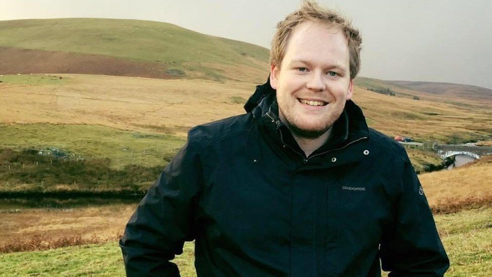 Coronavirus: Lockdown rules 'unfair on many families' - BBC News