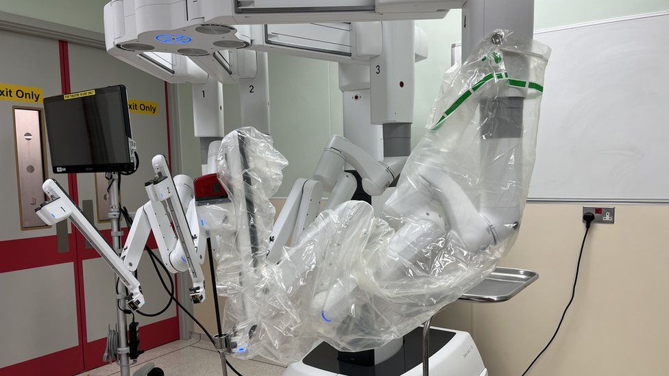Lincoln surgery robot treats 270 patients in first year - BBC News
