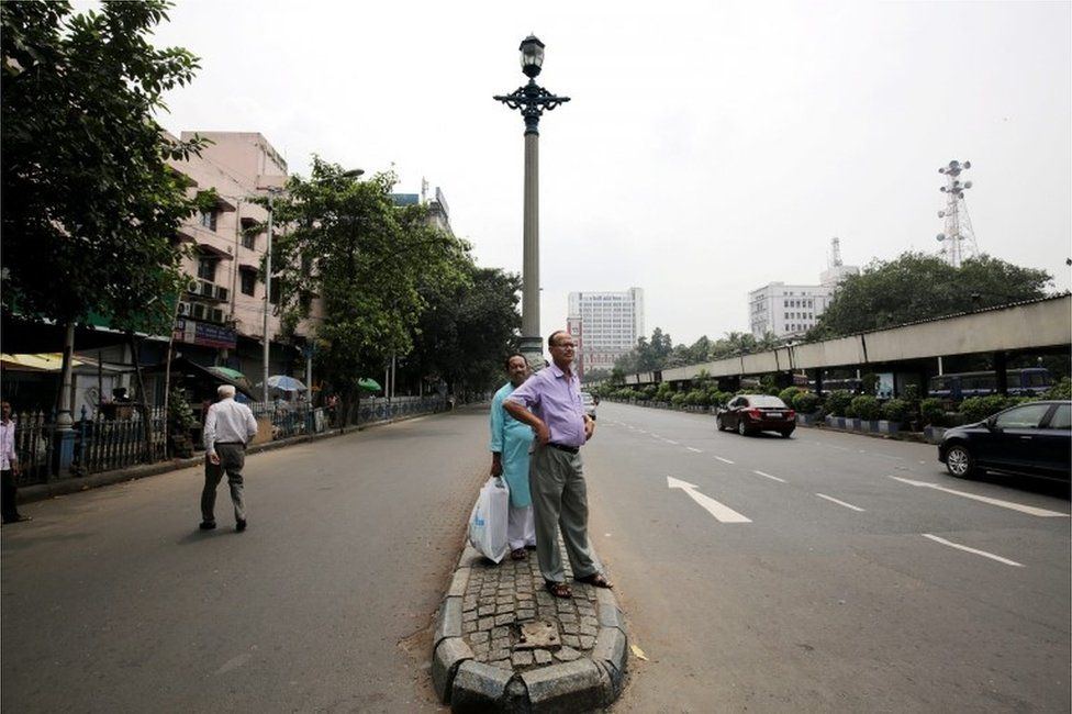 Millions strike in India over reforms - BBC News