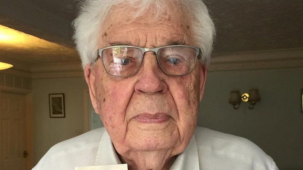 VJ Day: Prisoner torpedoed by Royal Navy had faith in victory - BBC News