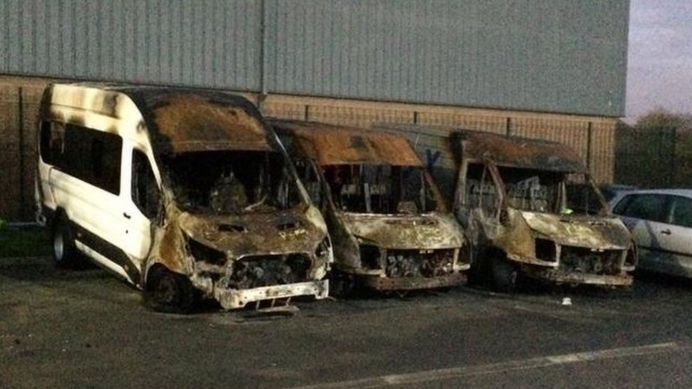 Arson blamed for 40-vehicle blaze at Rotherham breakdown yard - BBC News