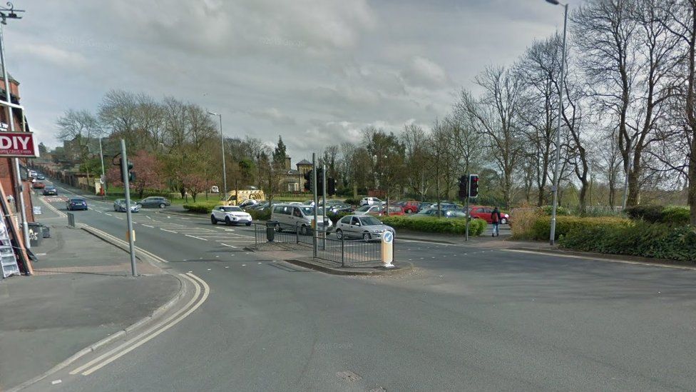 Teenager struck and killed in Oldham crash - BBC News
