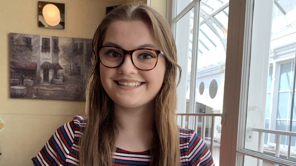 'Nid yw tew yn air drwg' - BBC Cymru Fyw