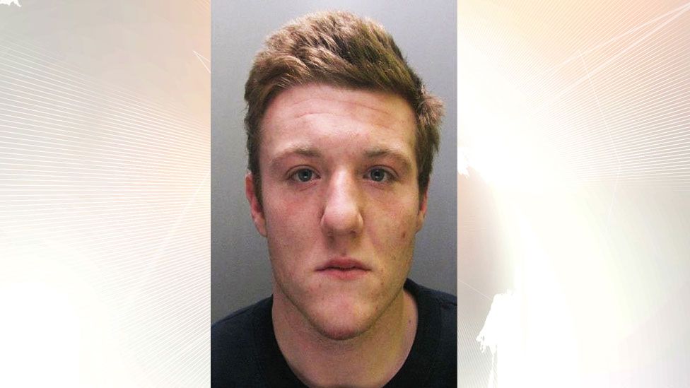 HMP The Mount inmate 'wrote prison officer's name in blood' - BBC News