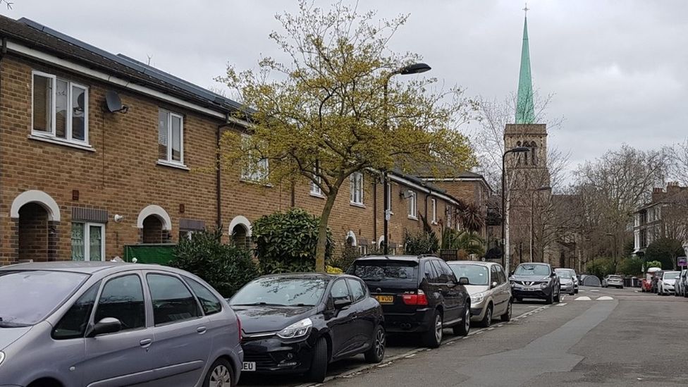 Cost of living: Hackney residents help out neighbours with energy bills ...