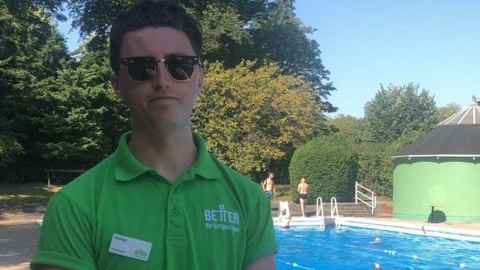Coronavirus: 'This lido would usually be packed' - BBC News
