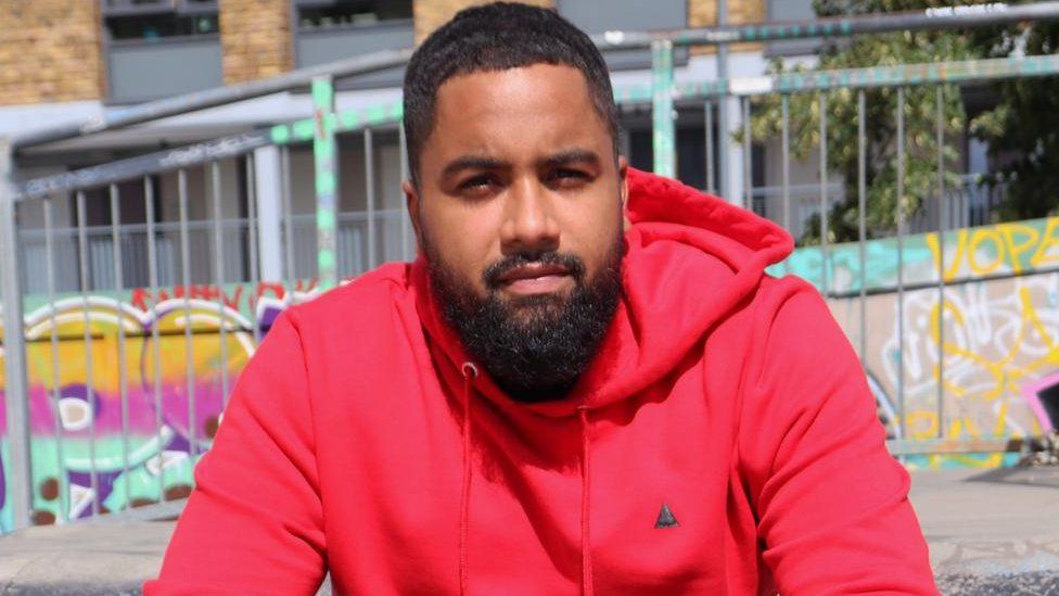 Met Police 'four times more likely' to use force on black people - BBC News