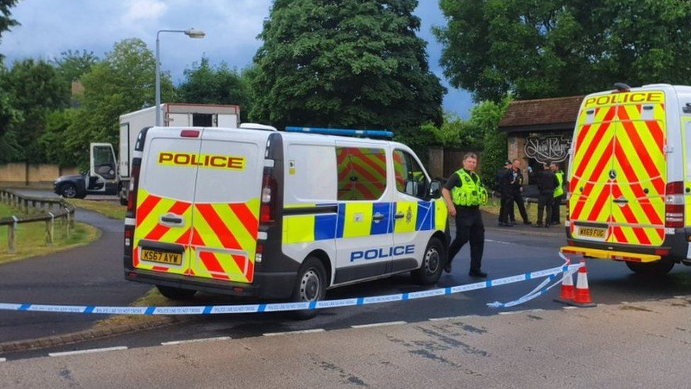 Police shooting of armed Swindon man ruled 'necessary' - BBC News