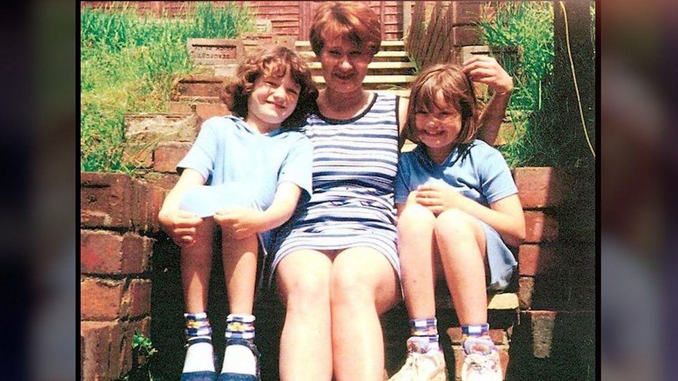 Clydach murders: Forensic review agreed for evidence - BBC News