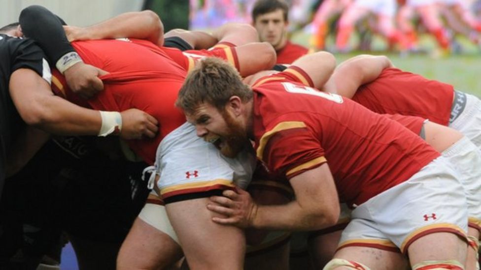 Scarlets re-sign Josh Macleod, Tom Phillips, Tom Price and Steffan ...