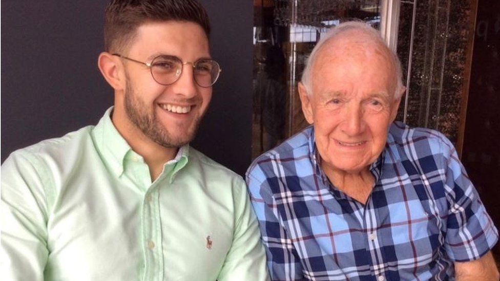 World Cup: Ex-Wales star wants his 1958 shirts back - BBC News