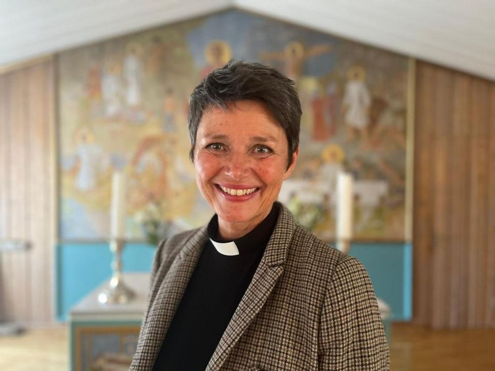 Svalbard: The race to save the fastest-warming place on Earth - BBC News