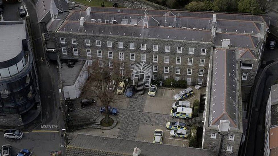 Guernsey's police, border force and fire service to be reviewed - BBC News