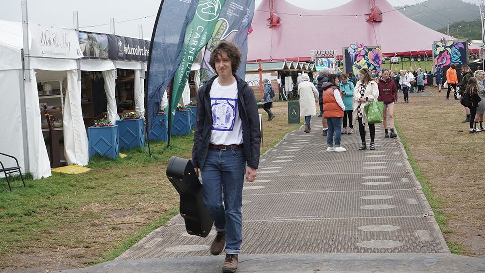 Lluniau dydd Sadwrn: Eisteddfod Llŷn ac Eifionydd - BBC Cymru Fyw