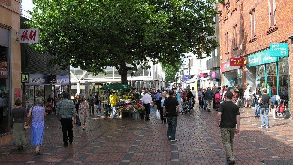 Swindon votes for three new parish councils in town - BBC News
