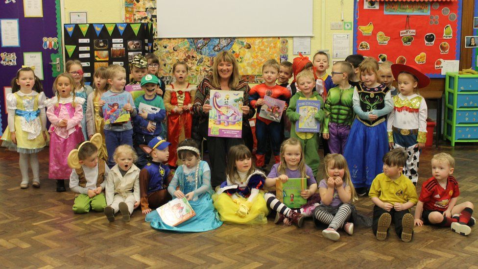 Oriel: Dathlu Diwrnod y Llyfr 2019 - BBC Cymru Fyw