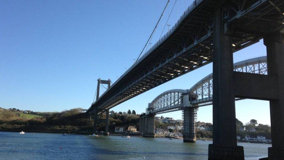 Teenagers save drunk man from falling off Devon bridge - BBC News