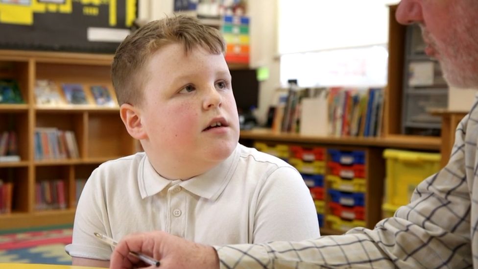 Covid: School readers needed 'more than ever' to aid literacy - BBC News