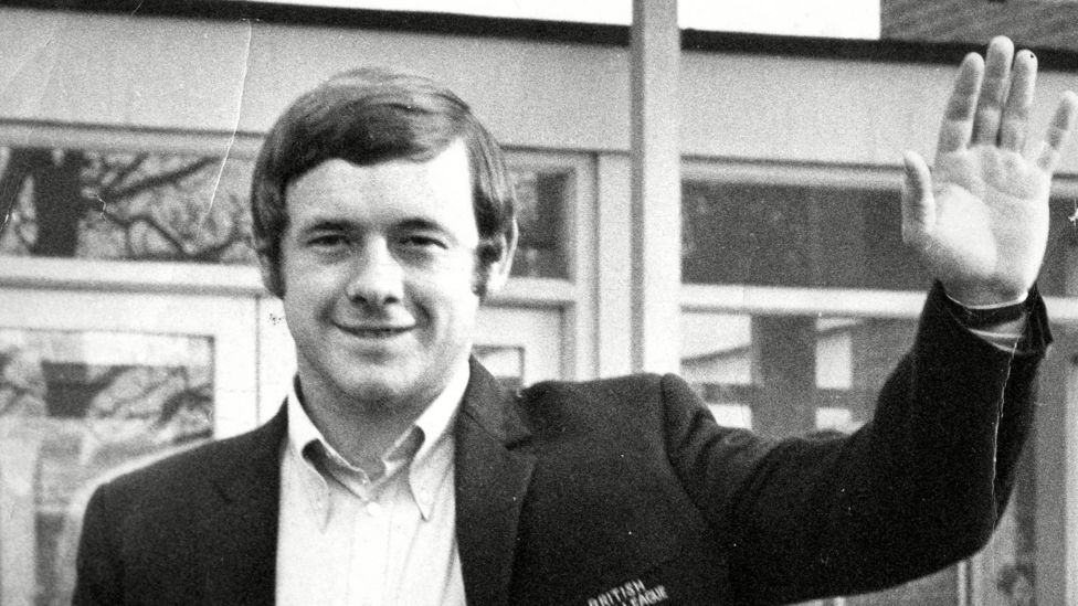 Hull road renamed after rugby league star - BBC News