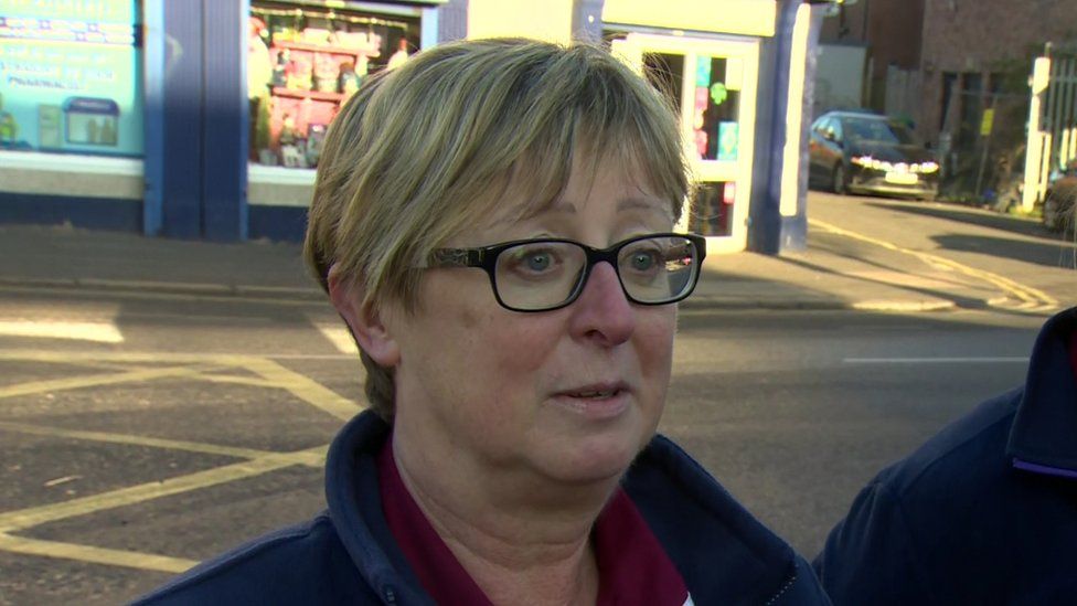 Health strike: Safety warning as nurses take industrial action - BBC News