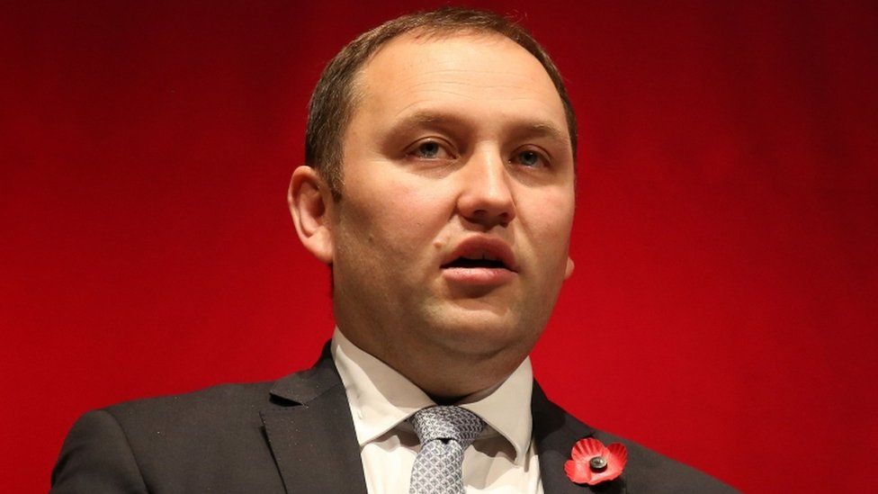 Shadow Scottish Secretary Ian Murray opposes Syrian air strikes - BBC News