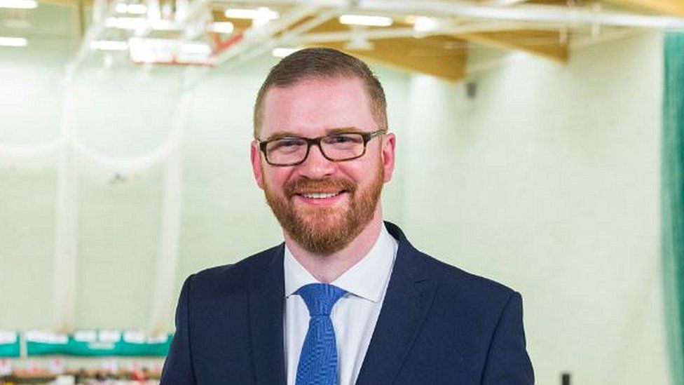 Covid-19: Expanded job support scheme ‘removes cliff edge’ - BBC News