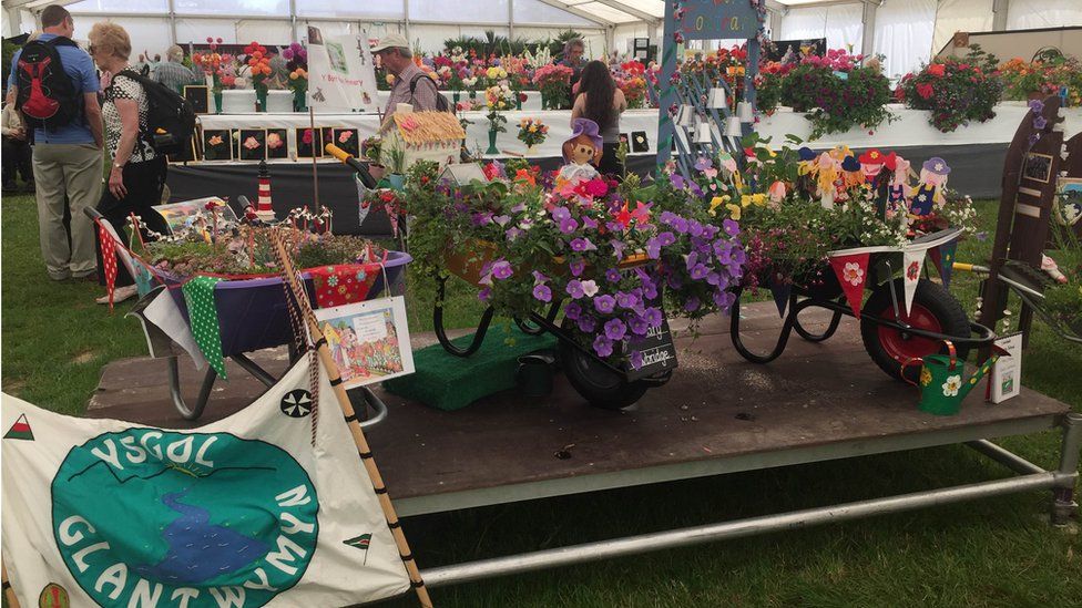 In pictures: Royal Welsh Show opens in Llanelwedd, Powys - BBC News