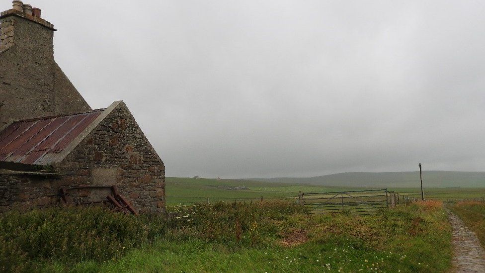 Trust's solution to Orkney islands abandoned houses - BBC News