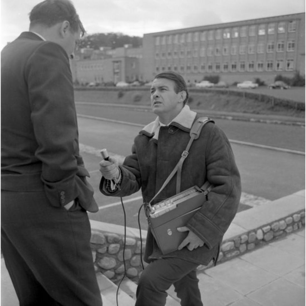 Lluniau Llandaf: 50 mlynedd o ddarlledu // Llandaff in pictures: 50 ...