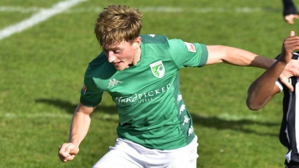 Tom Strawbridge: Long-serving Guernsey FC defender retires - BBC Sport