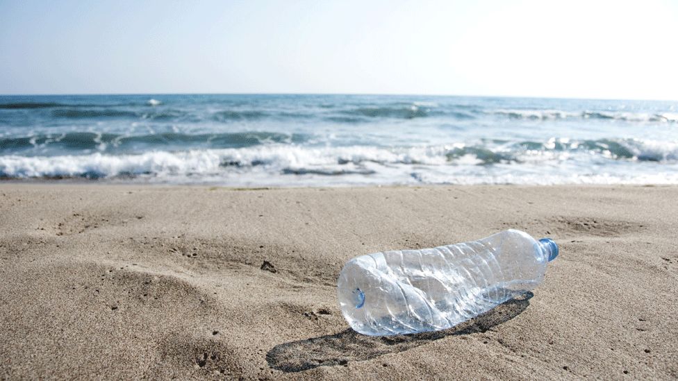 Thurso-led project to share ideas on reusing beach plastic - BBC News