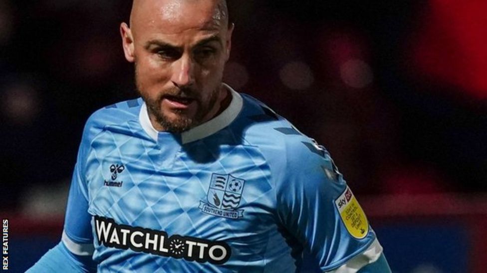 Alan McCormack: Southend United midfielder extends deal until end of ...
