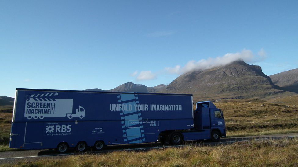 Mobile cinema Screen Machine to be given refit - BBC News