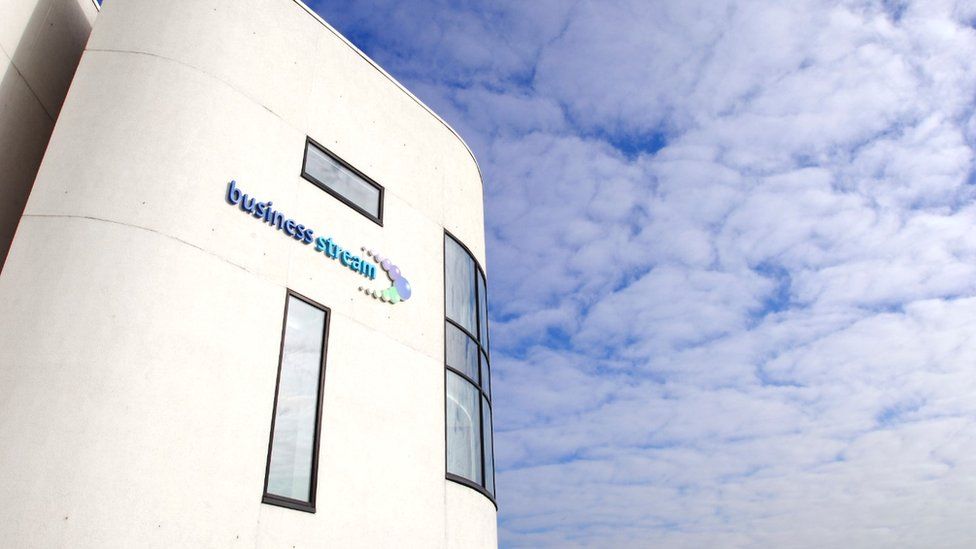 Business Stream buys Southern Water's non-domestic business - BBC News