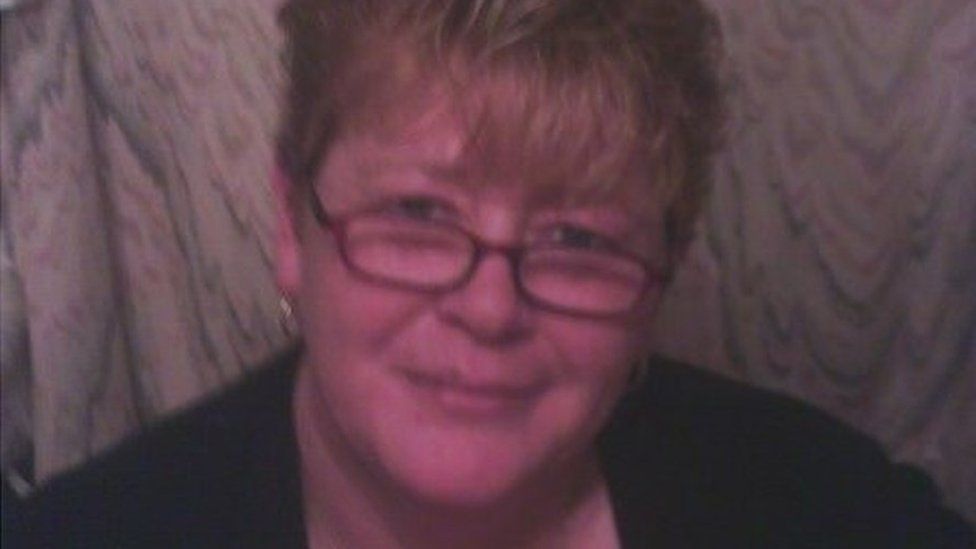 Tribute to fatal Swansea M4 crash victim Sarah Evans - BBC News