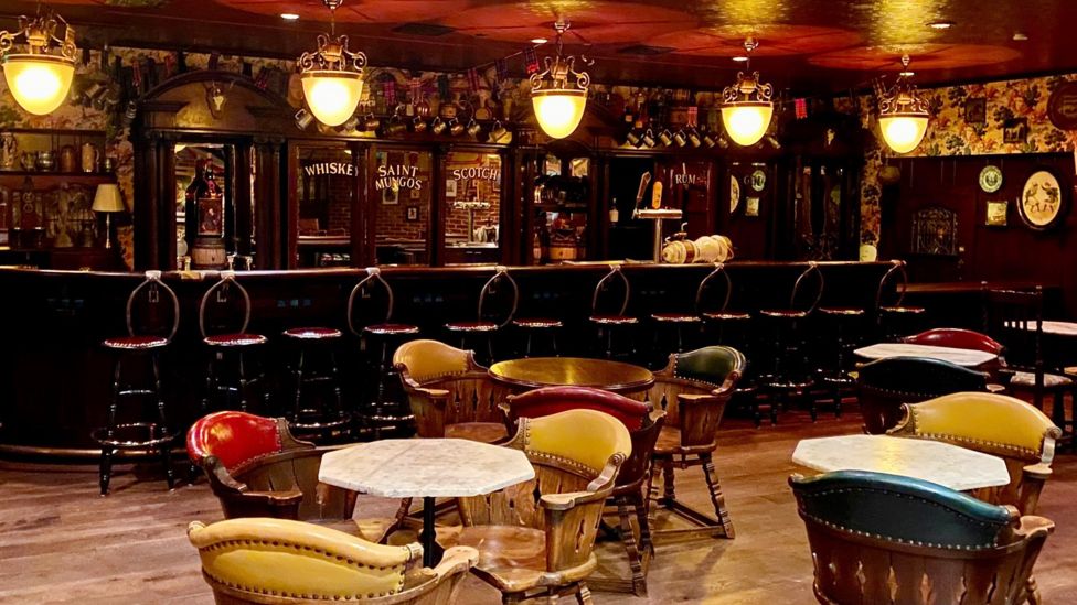 The old Scottish pub that found a new life in California - BBC News