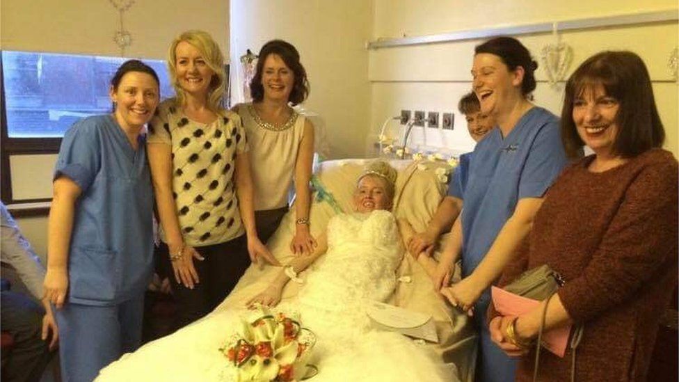 Intensive care bride Hayley Clarke reunited with nurses - BBC News