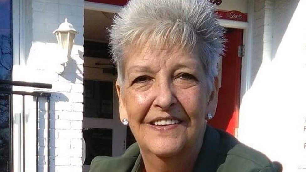 Family pays tribute to Southampton woman found dead in her home - BBC News