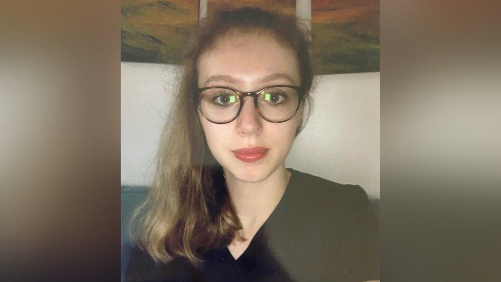 Ymddiheuriad Prifysgol Caerdydd wedi hunanladdiad myfyrwraig - BBC ...