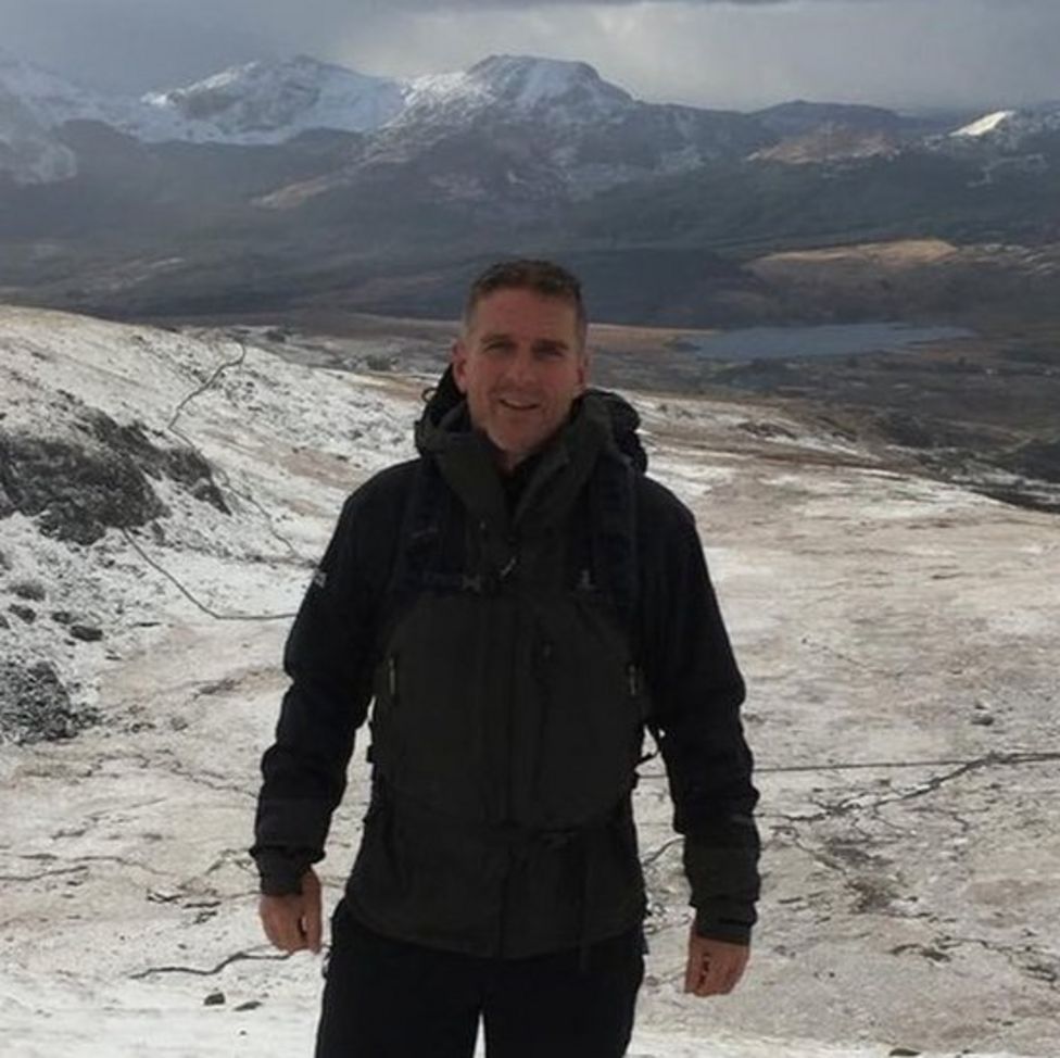 3 Llun: Lluniau pwysicaf bywyd Iolo Williams - BBC Cymru Fyw