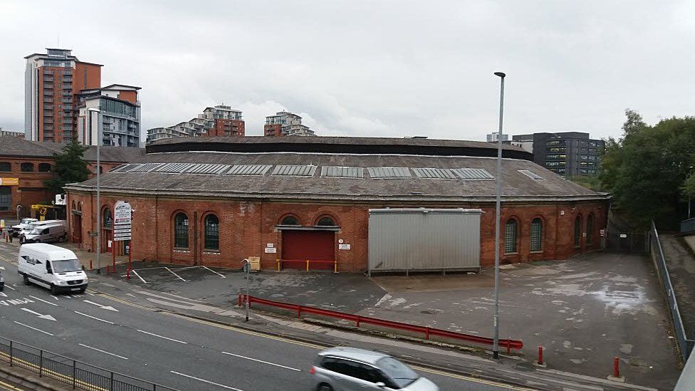 Leeds railway engine shed set to become padel tennis venue - BBC News