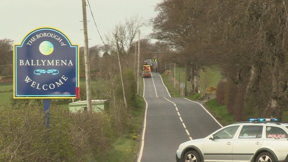 Ballyclare: Man in 50s dies after three-vehicle crash - BBC News