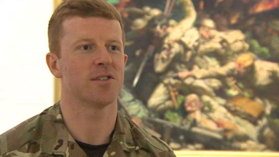 World War One: Somme painting centrepiece of exhibition - BBC News