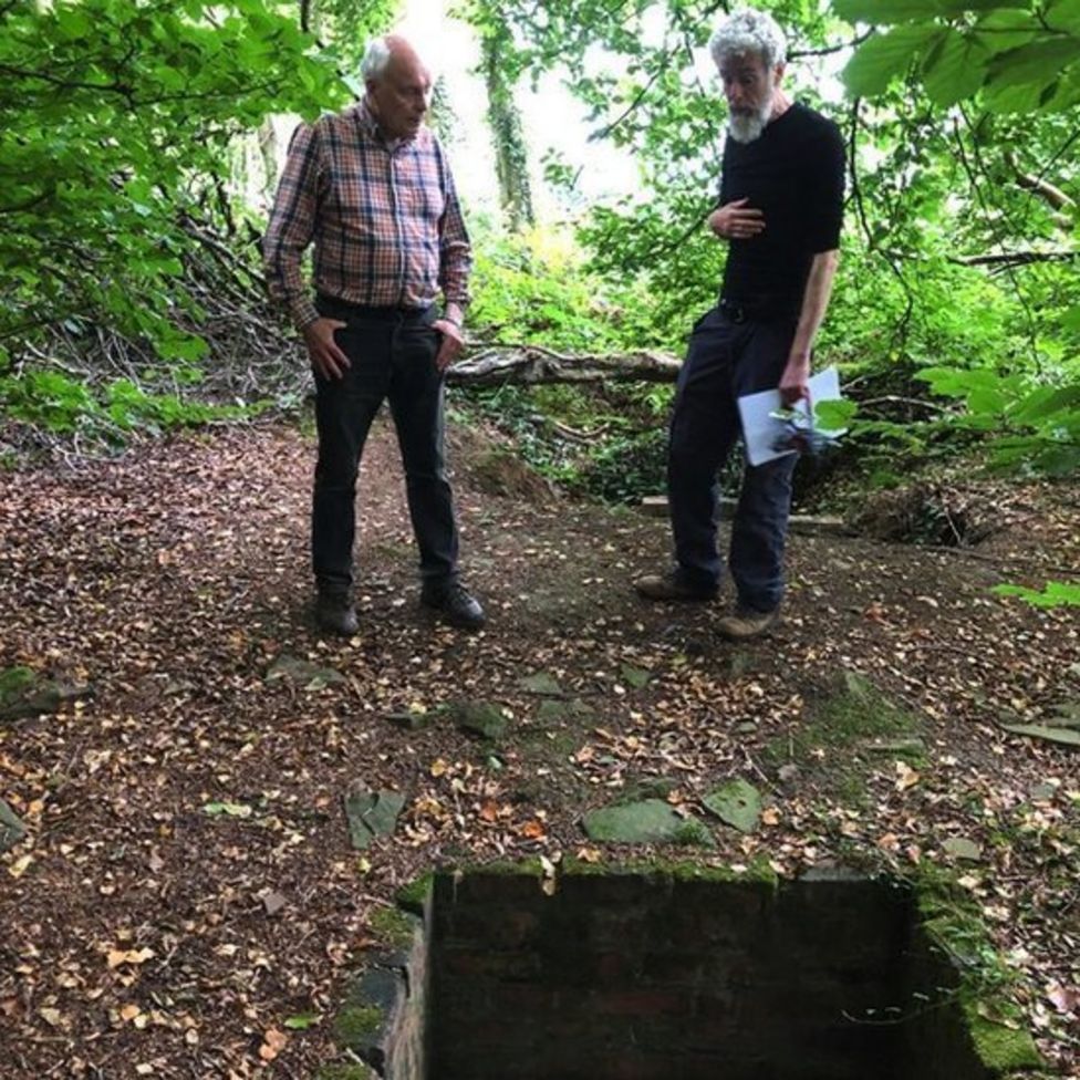 Dylan Iorwerth sy'n mynd Dan Ddirgel Ddaear - BBC Cymru Fyw