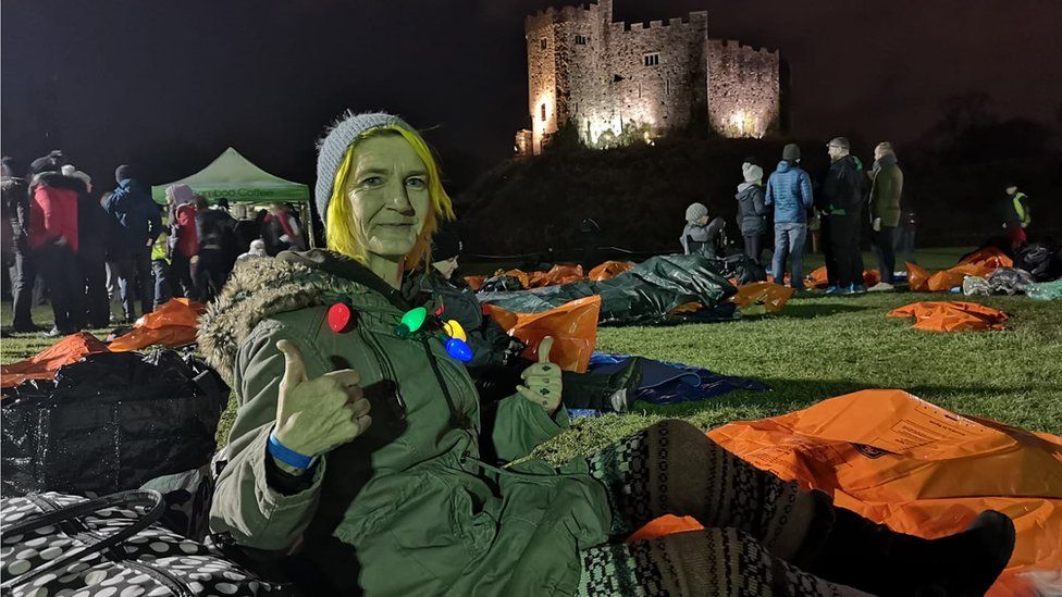 Hundreds sleep rough in Cardiff Castle to highlight homelessness - BBC News