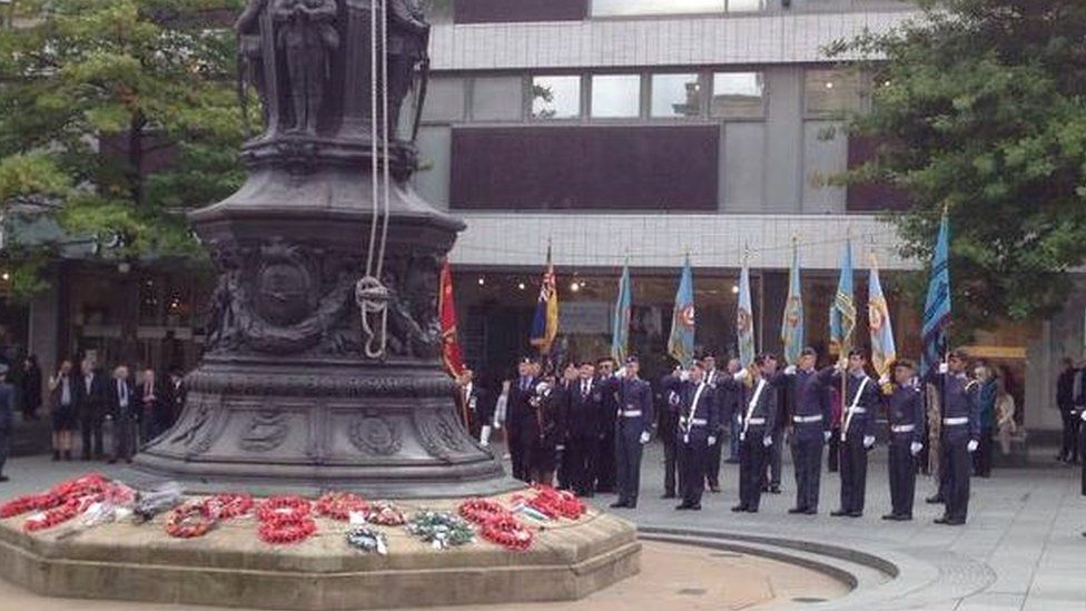 Sheffield remembers the Battles of Britain and Arnhem - BBC News