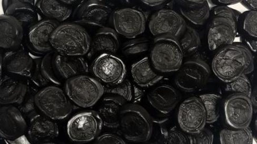 Pontefract liquorice festival celebrates town's sweet history - BBC News