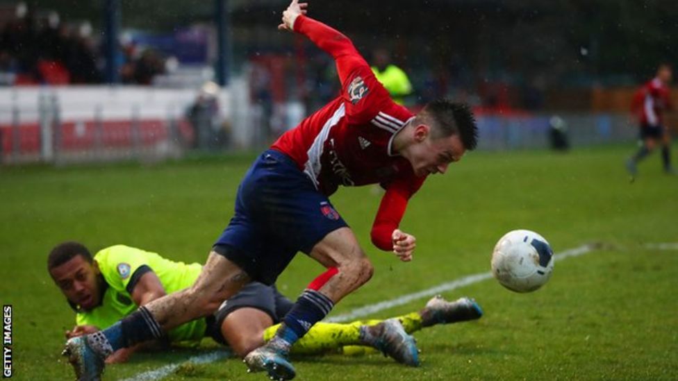 Shaun Hobson: Southend United sign AFC Bournemouth defender - BBC Sport