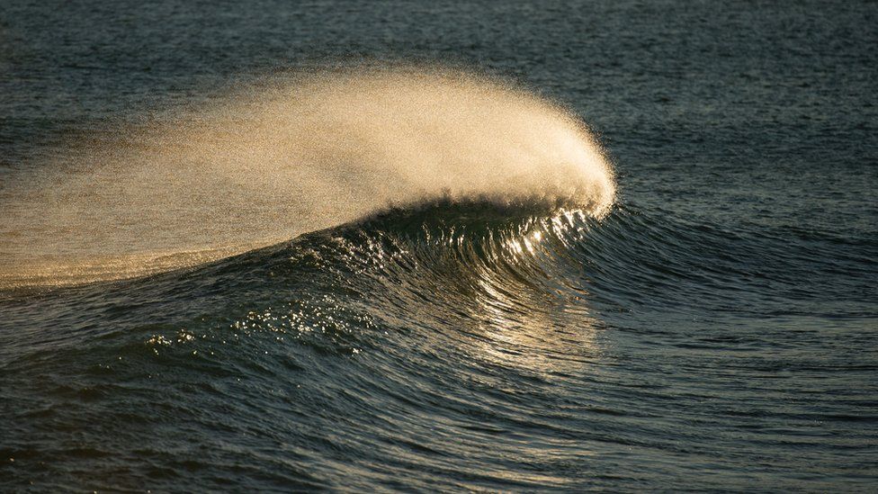 Pembrokeshire chosen to test £5.8m wave energy project - BBC News