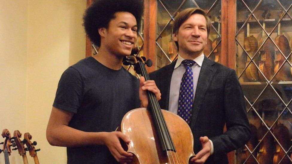 Rare 17th Century cello loaned to teenager for life - BBC News